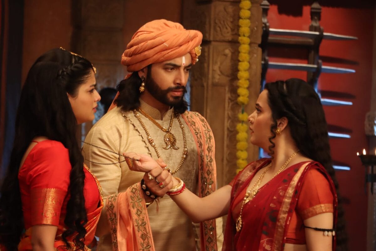 Vidrohi 10th February 2022 Written Update: Warren threatens Amba ...