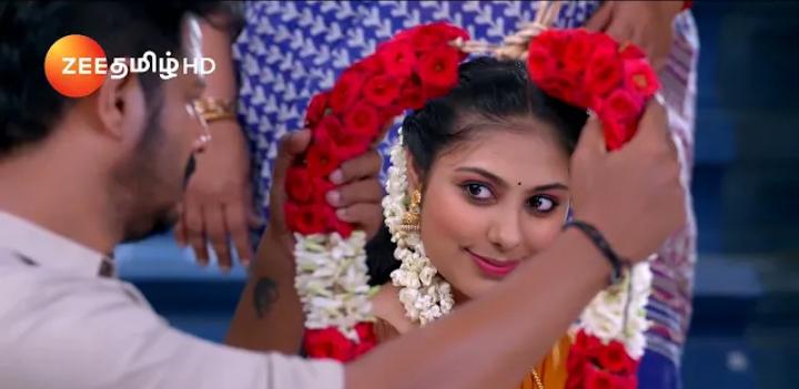 Gokulathil Seethai: Swetha lies to Arjun - Tellyexpress