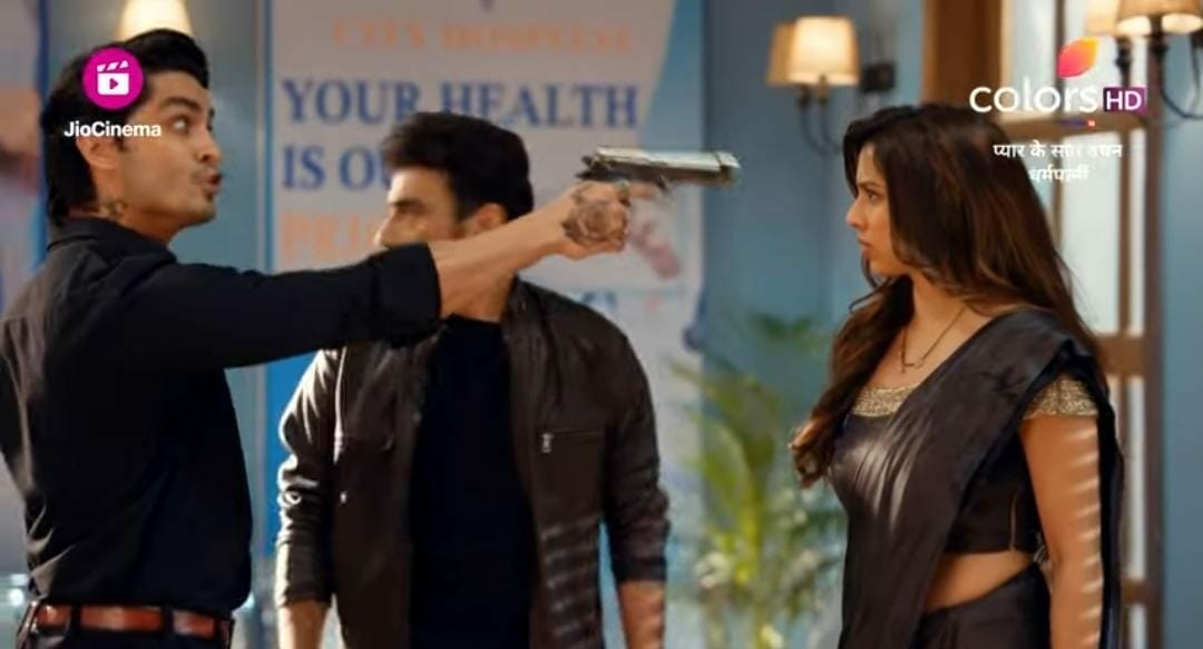 Dharam Patni: Viper threatens Kavya with his gun! - Tellyexpress