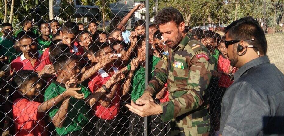 Watch: Fan clicks photo with Rahul Dev as he calls him his favourite ...
