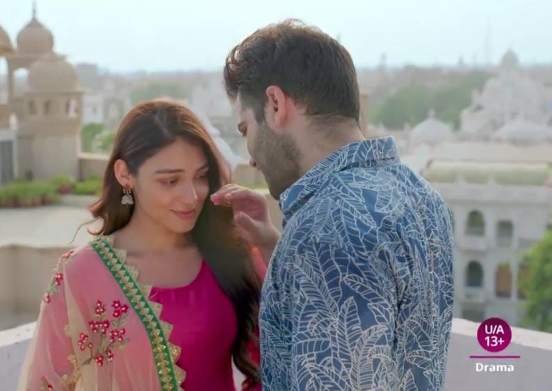 Megha Barsenge: Megha and Manoj gets Romantic, Manoj lashes out at ...