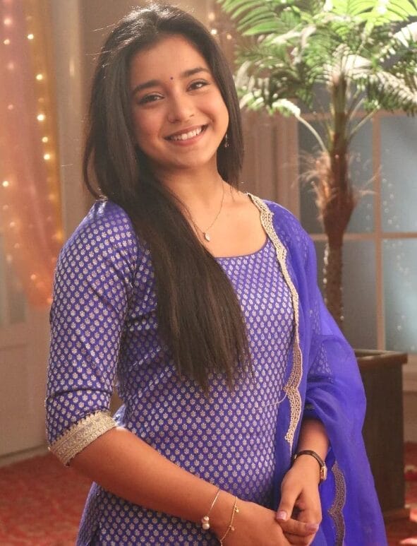 Sumbul Touqeer Khan signs off as Kavya Bansal. - Tellyexpress